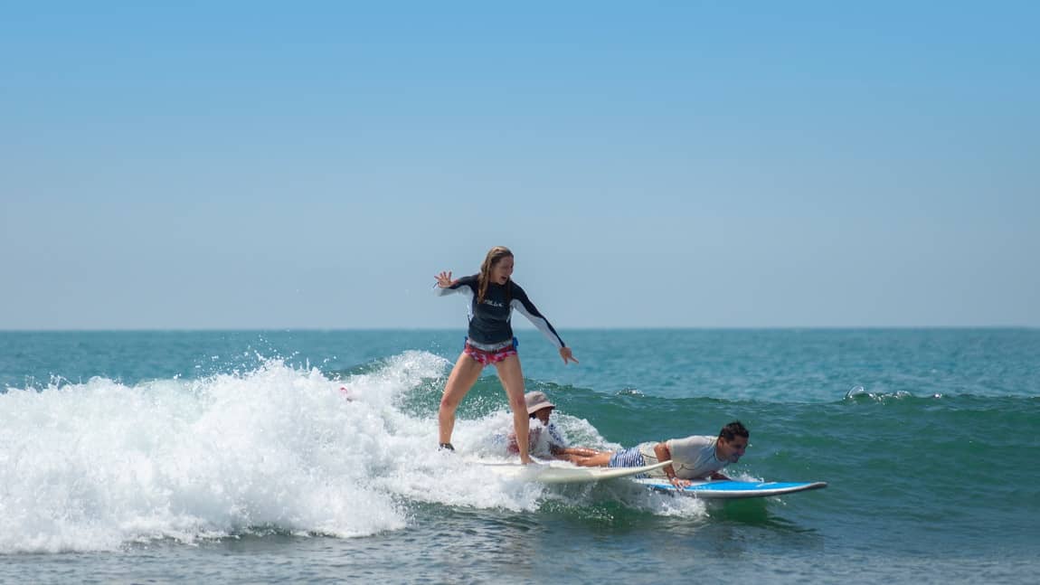 5 Best Surf Spots in Peru for Beginners